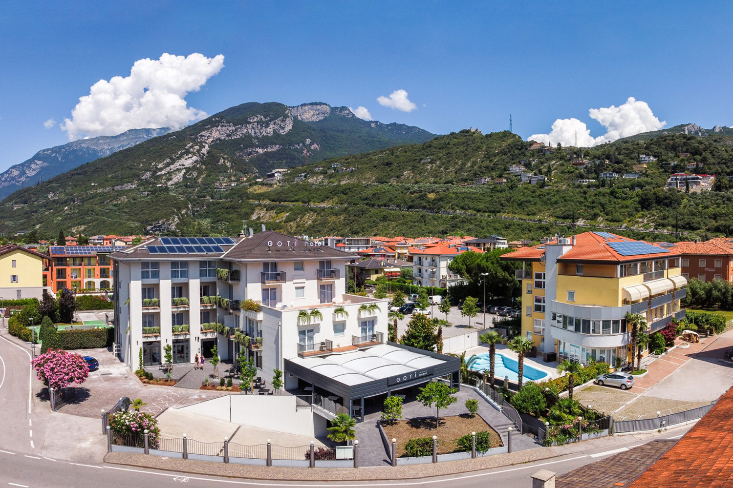 Goti Hotel Windsurfstation: DUOTONE pro Center Spot: Torbole Gardasee ...